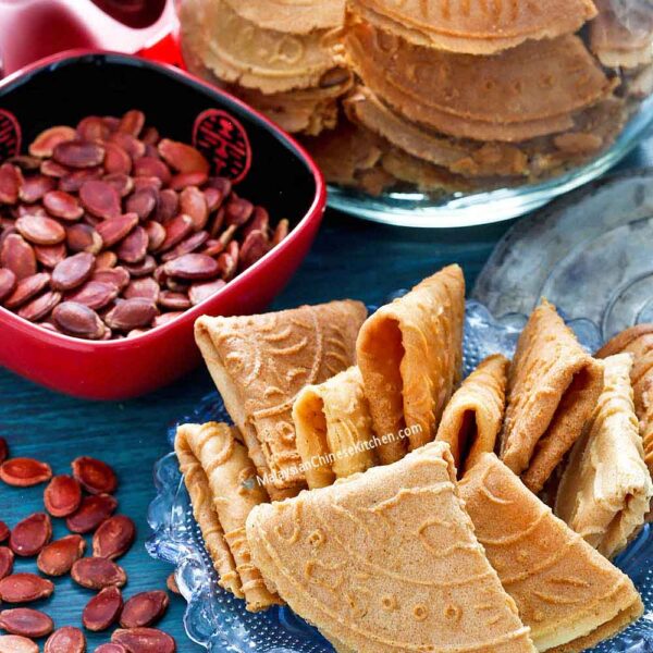 Kuih Kapit (Love Letter Crepes) - Malaysian Chinese Kitchen